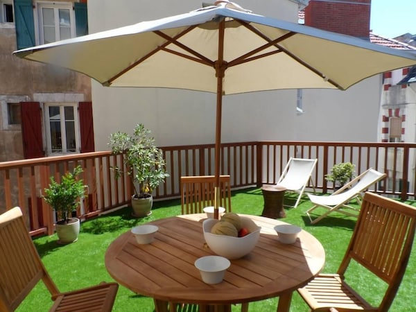 Hervorragende Wohnung Mit Terrasse In Les Halles, Stadtzentrum Und Strände Zu Fuß - Biarritz
