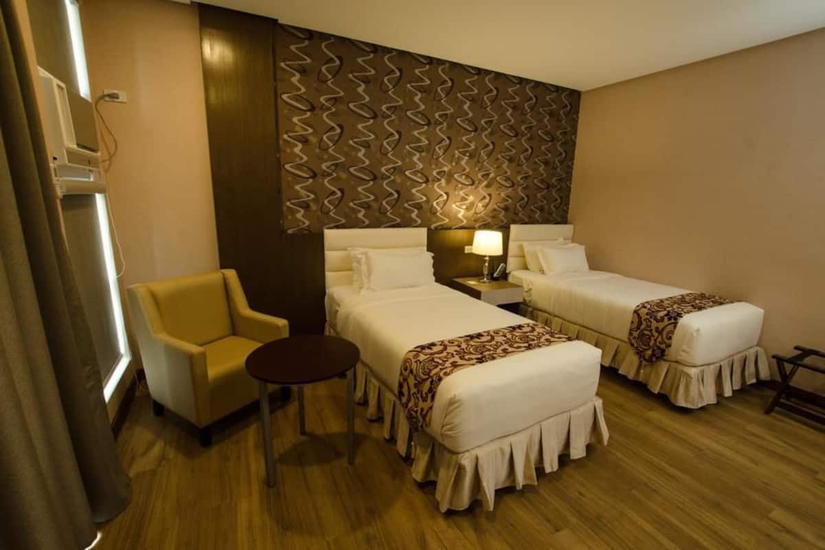 Suite Premium, 2 camas individuais | 1 quarto, cofre no quarto, secretária, ferro/tábua de engomar