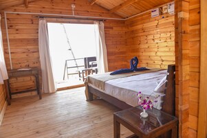 Casa de campo, 1 cama King | Escrivaninha, espaço de trabalho para notebook, Wi-Fi de cortesia