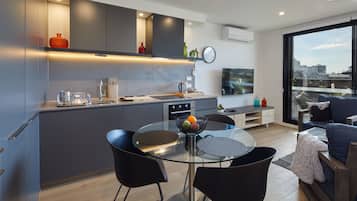 Apartamento, 2 quartos | Refeições no quarto