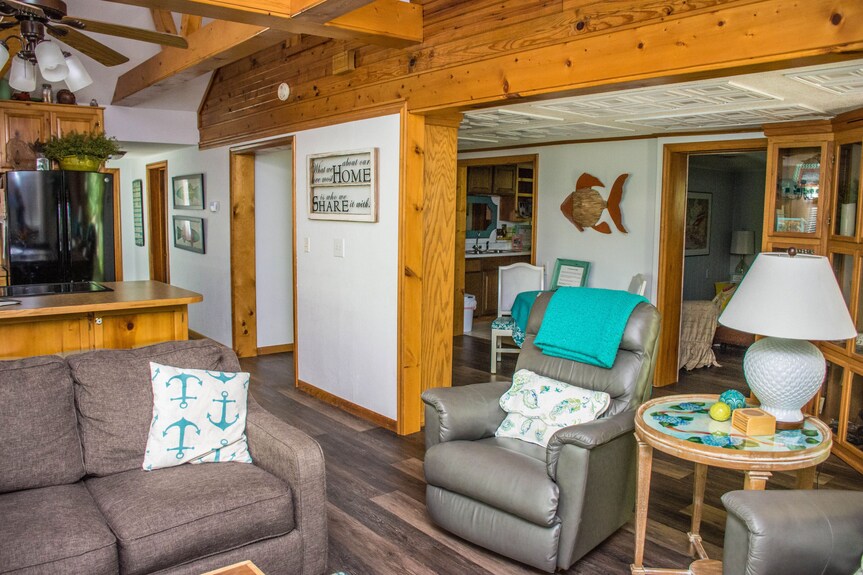 On The Rocks Cottage. Lakefront, Dog-friendly. Sleeps 16. Bunkhouse. Free Wifi - Missouri