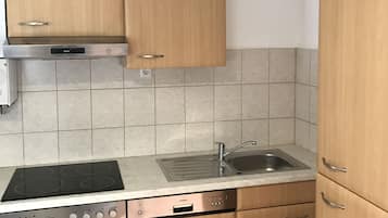 Apartamento Comfort, 2 quartos, Vista para a cidade | Cozinha privada | Um frigorífico/congelador grande, um micro-ondas, um forno