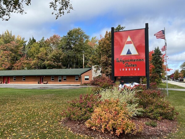 Tahquamenon Suites Lodging - Michigan