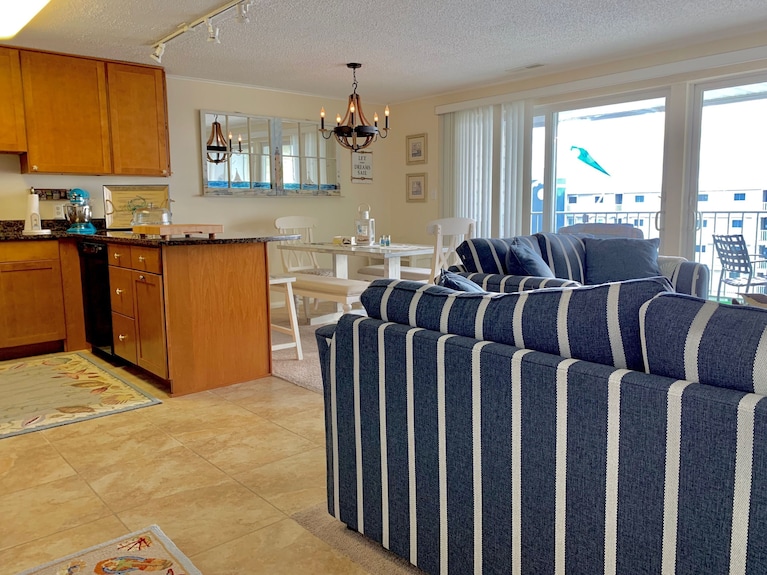 Beautiful 2br/2ba Direct Bayfront With Pool And Boat Slip - Ocean City, MD