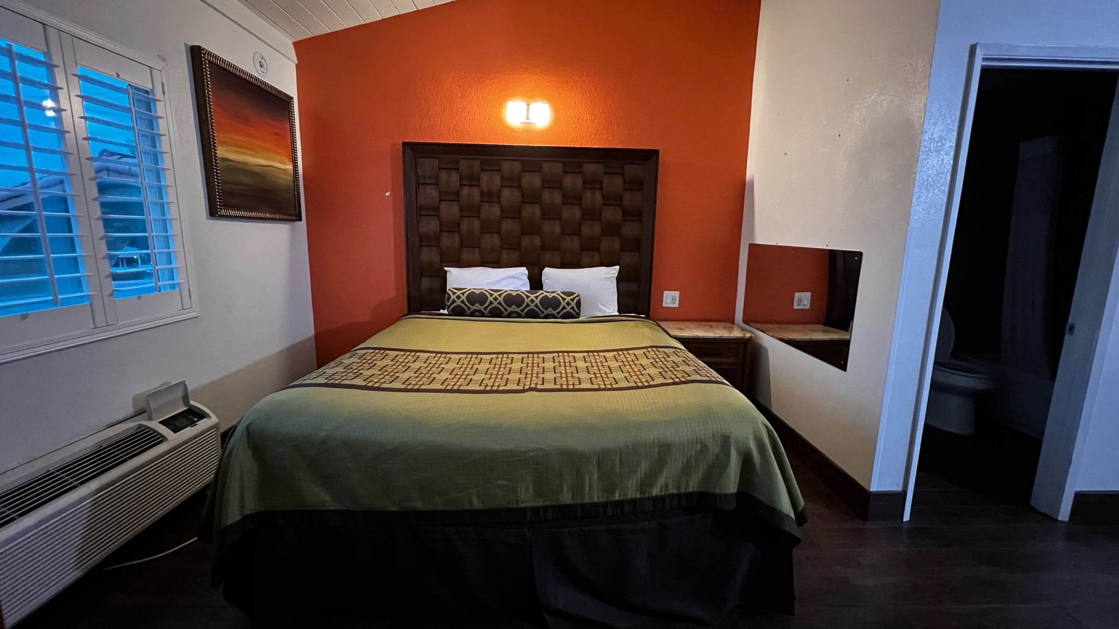 Escrivaninha, Wi-Fi de cortesia, roupa de cama