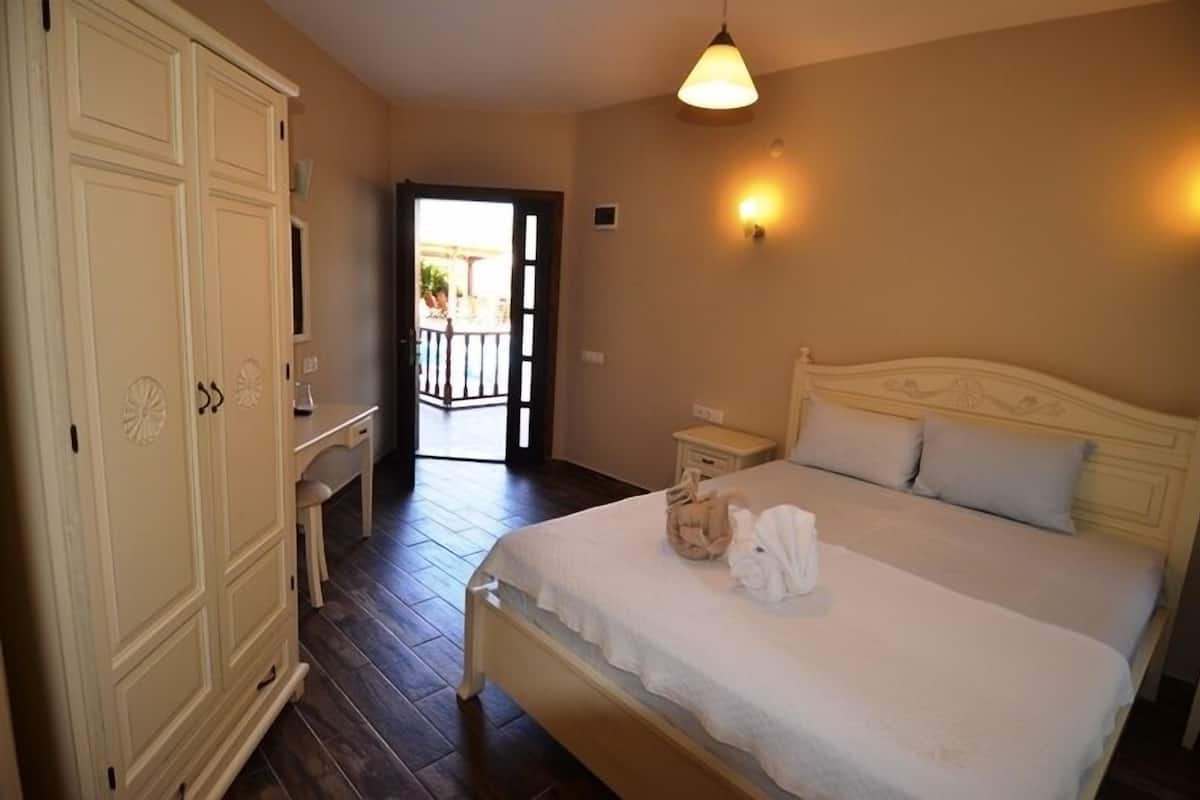 Quarto Duplo Standard, vista para o jardim | Wi-fi grátis