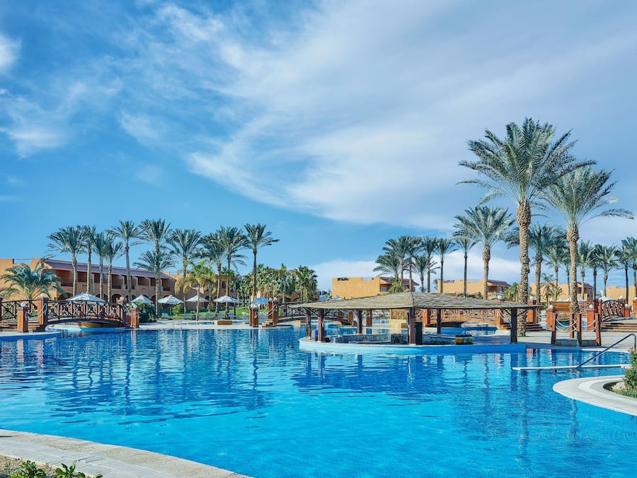 5 piscinas exteriores, espreguiçadeiras