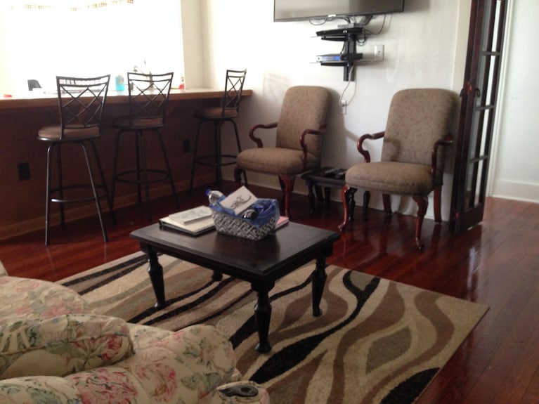 Top Floor Of Victorian, 2/2, Near Stetson, Sky Diving, Springs, River, Beaches - DeLand, FL