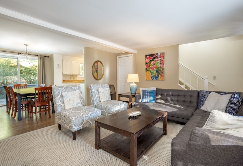 In Town Leland With Walk To Beach Great Layout For Groups - Leland, MI