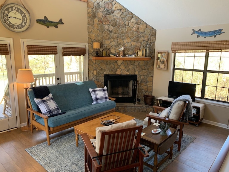 Trout Chalet - Nottely Riverfront, Starlink W/ Roku Tv, Easy River Access - Murphy, NC