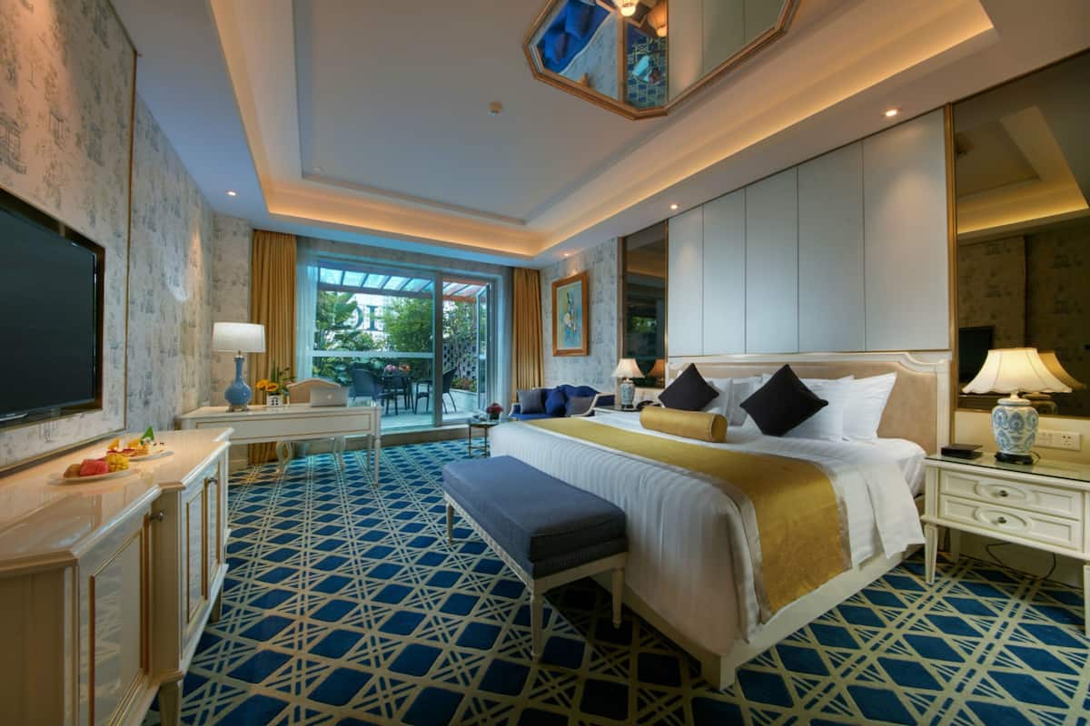 Quarto casal superluxo, vista para o jardim | Frigobar, cofres nos quartos, escrivaninha, cortinas blackout