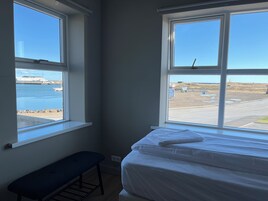 Quarto casal ou duplo | Cortinas blackout, Wi-Fi de cortesia, roupa de cama
