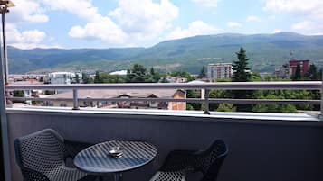 Quarto casal conforto, vista para a montanha | Terraço/pátio