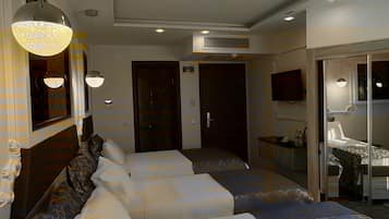 Quarto triplo standard | Escrivaninha, Wi-Fi de cortesia