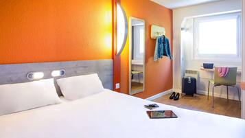 Quarto Duplo | Cortinas/cortinados opacos, Wi-fi grátis, roupa de cama fornecida