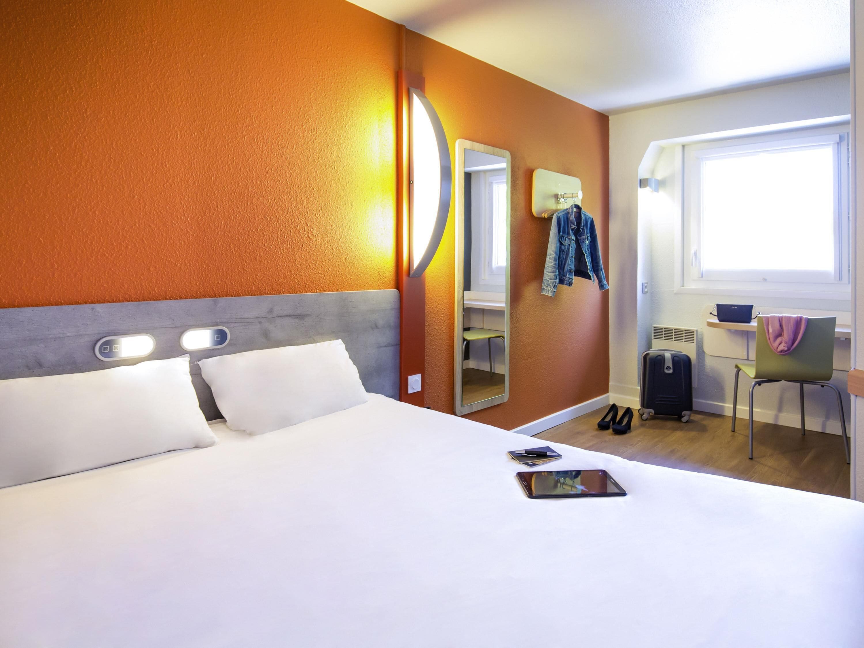 Cortinas/cortinados opacos, Wi-fi grátis, roupa de cama fornecida 