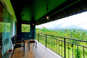 Quarto casal superluxo, 1 cama King, vista para a colina, ao lado da montanha | Roupas de cama premium