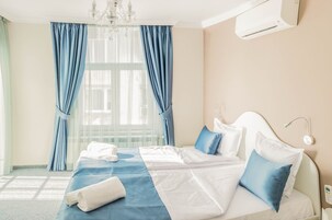 Standard Double Room | Minibar, cofre no quarto, secretária