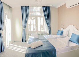 Standard Double Room | Minibar, cofre no quarto, secretária