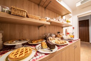 Café da manhã continental todos os dias mediante uma taxa