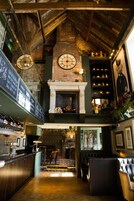 Pequenos-almoços, almoços, jantares servidos, cozinha britânica 