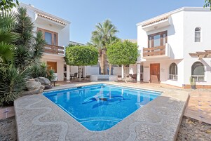 Piscina interna, piscina externa