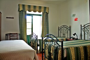 Quarto Triplo | Minibar, cofre no quarto, secretária, quartos insonorizados 