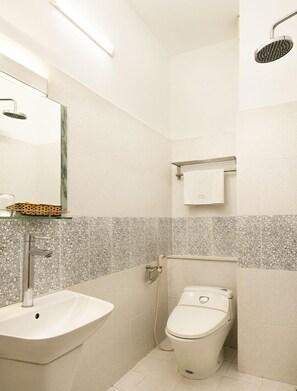 Minibar, secretária, camas desdobráveis, Wi-fi grátis 