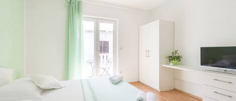 Estúdio, vista para o jardim | 1 quarto, escrivaninha, cortinas blackout, quartos à prova de som