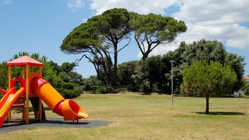 Área de recreio para crianças (ao ar livre)