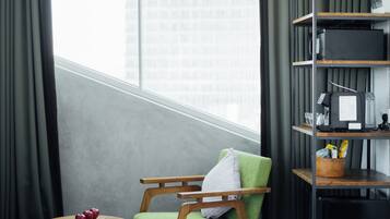 Quarto Duplo ou Twin Deluxe | Minibar, cofre no quarto, com decoração personalizada