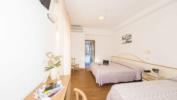 Quarto Superior | Cofre no quarto, secretária, cortinas/cortinados opacos, Wi-fi grátis