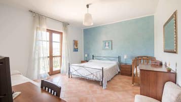 Quarto Duplo Superior | Secretária, berços/camas para crianças, roupa de cama fornecida