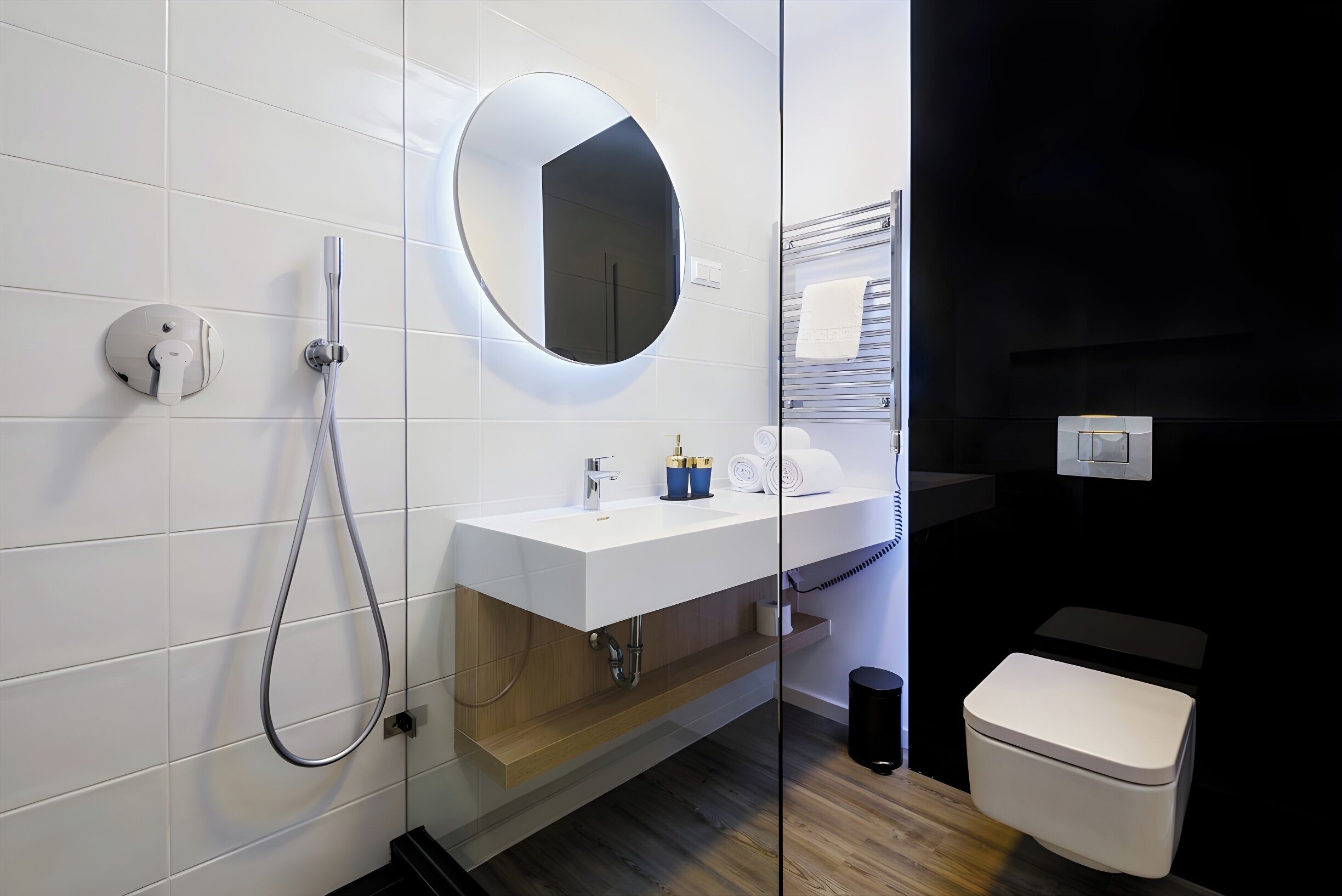 Quarto Duplo Nobre, 1 cama king-size | Casa de banho | Um polibã, artigos de higiene pessoal grátis, um secador de cabelo 
