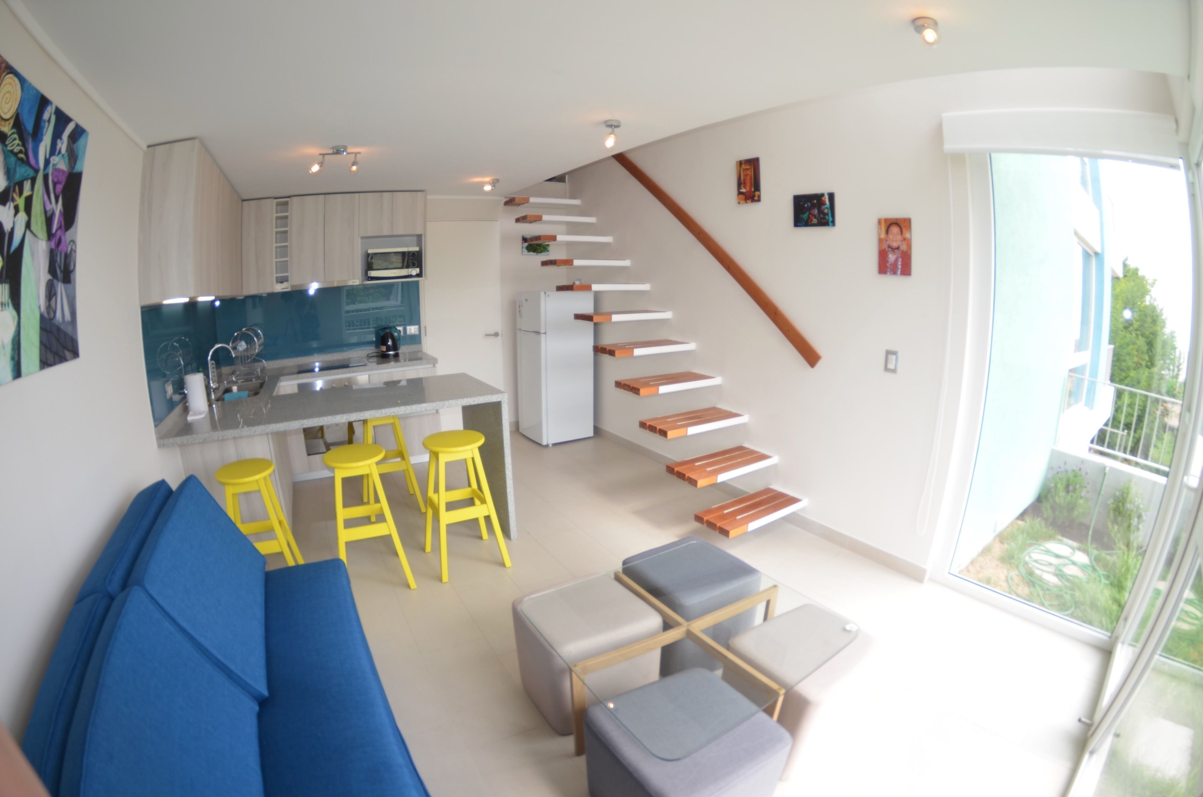 Loft luxo, 1 cama de casal | Sala de estar | TV de tela plana 25 polegadas com canais digitais, TV, Netflix