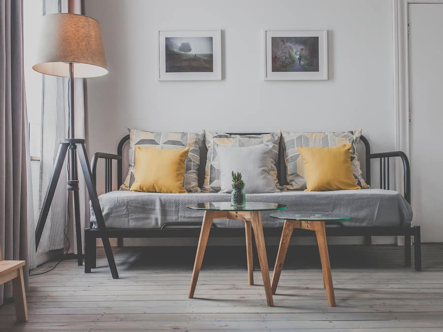 Quarto Triplo Standard, 2 camas individuais, casa de banho partilhada | Com decoração personalizada, com mobília individualizada