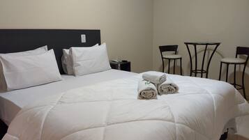 Quarto casal conforto | Cortinas blackout, Wi-Fi de cortesia, roupa de cama