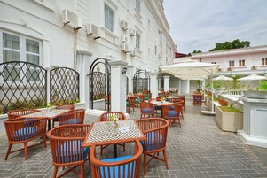 Bar junto à piscina