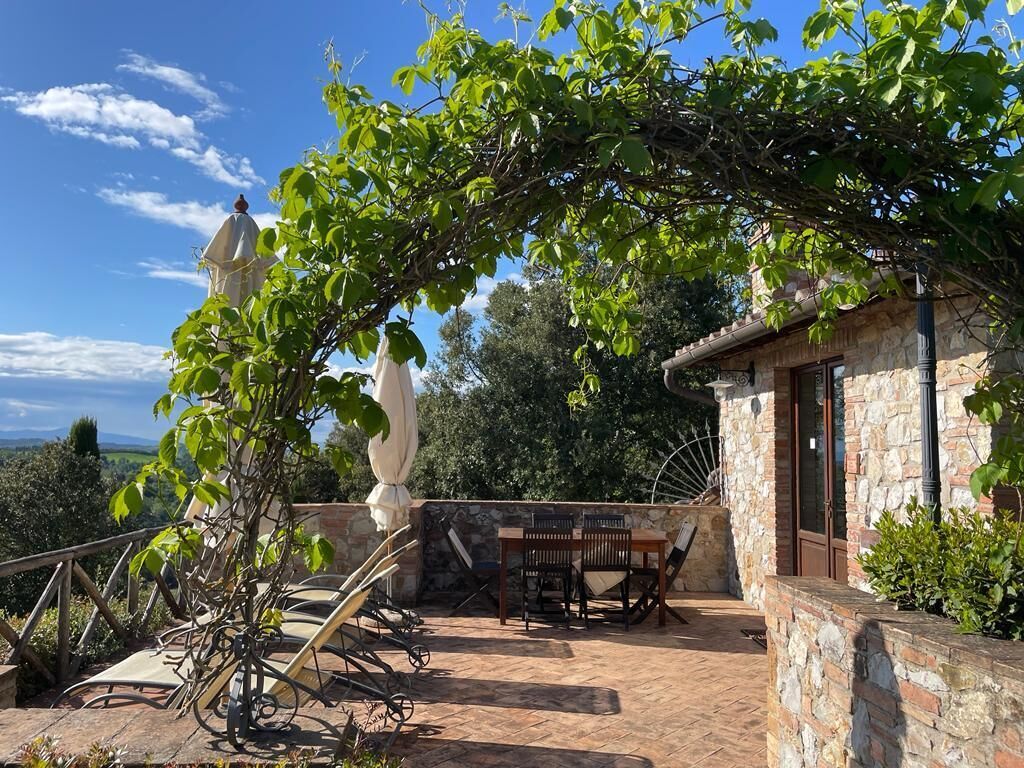 Apartamento Superior, 3 quartos, vista para a colina | 1 quarto, cofre no quarto, secretária, berços/camas para crianças 