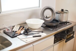 Vila | Cozinha americana privada | Geladeira grande, micro-ondas, cooktop, panela elétrica de arroz