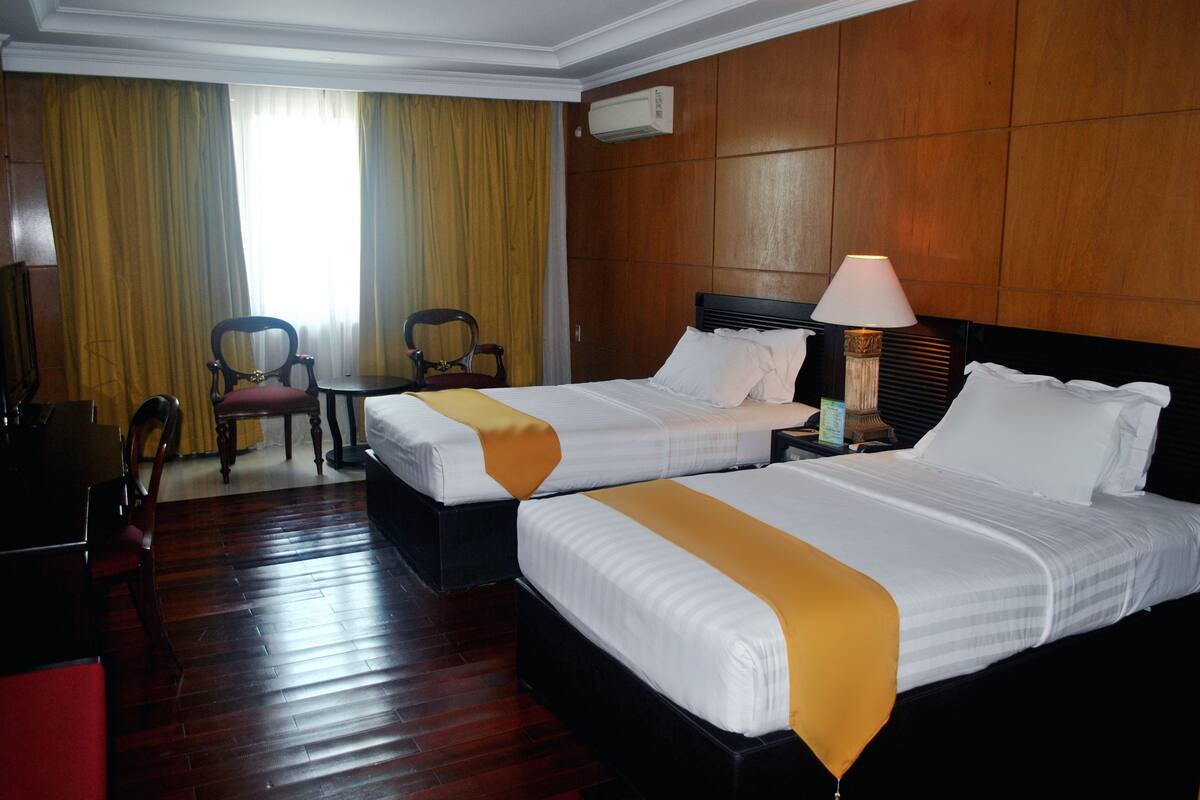 Quarto Twin Deluxe | Minibar, cofre no quarto, secretária, camas desdobráveis 