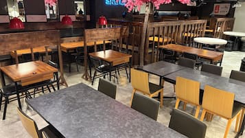 Café da manhã com buffet todos os dias (JPY 1500 por pessoa)