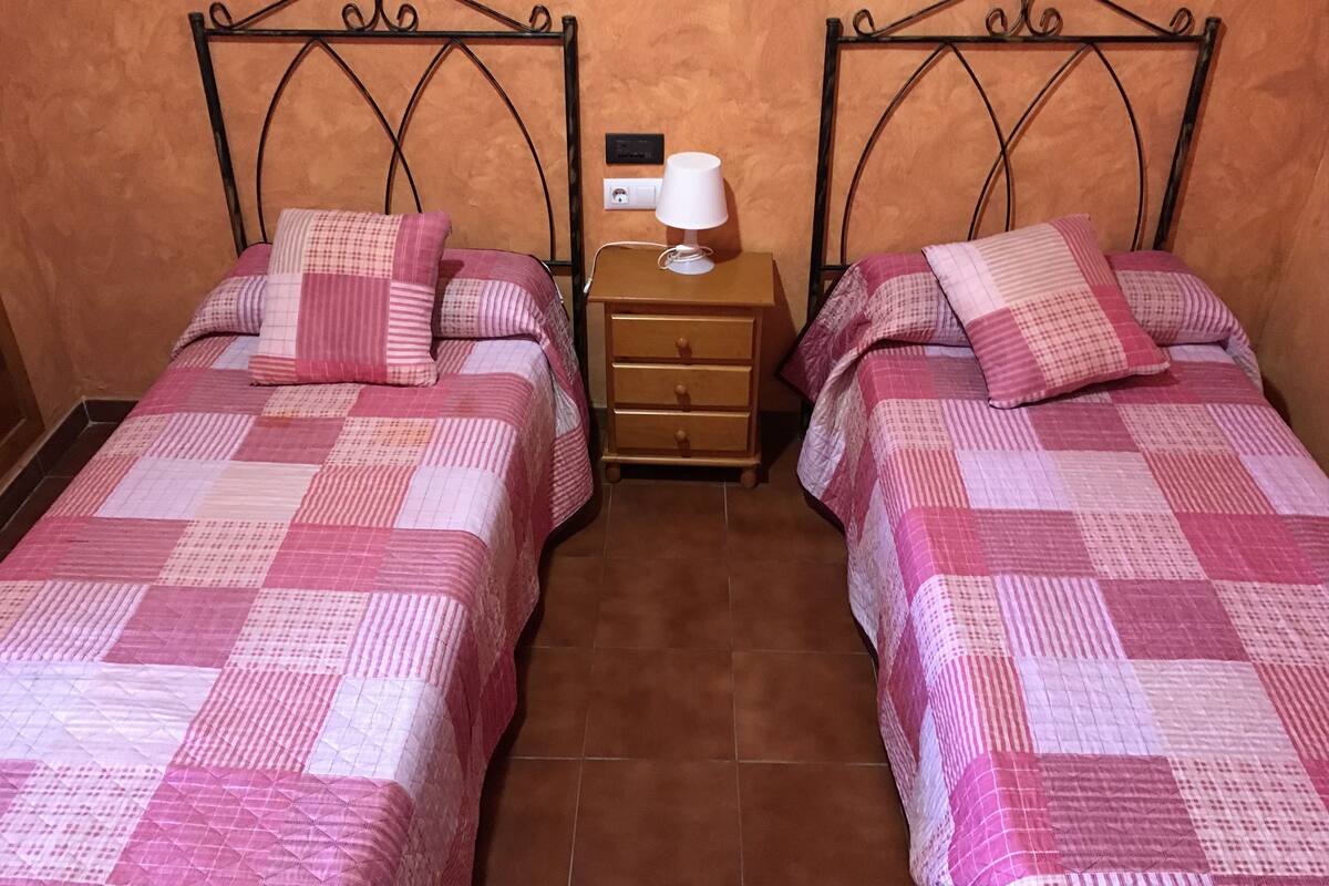 Quarto casal | Frigobar, cortinas blackout, camas extras/dobráveis (sobretaxa)