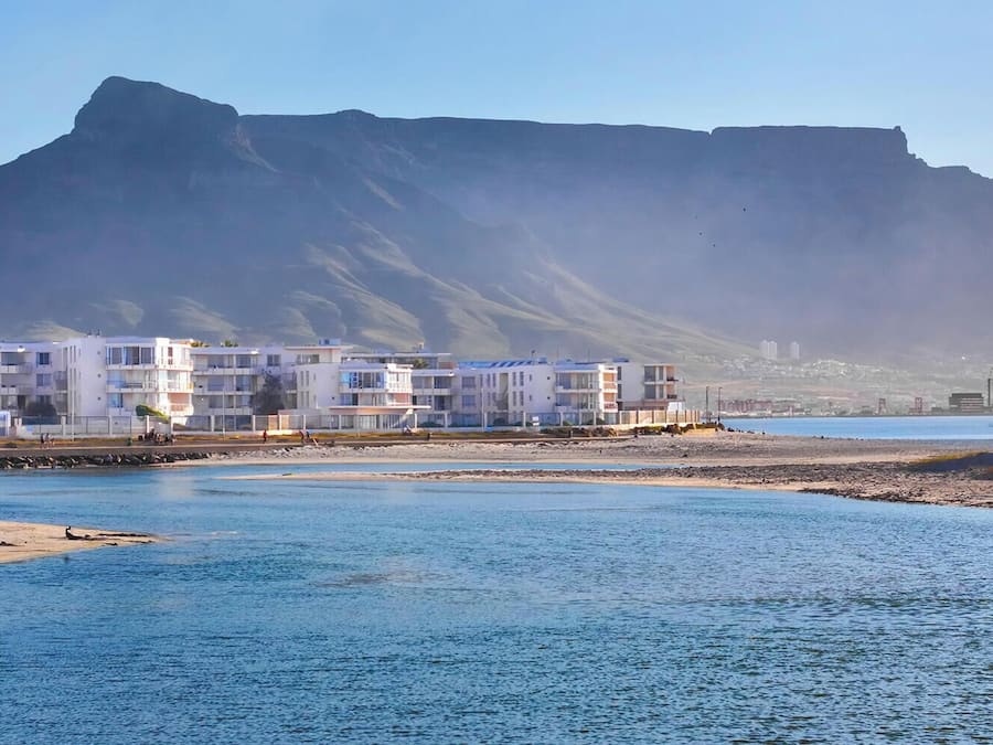 3 piscinas exteriores, guarda-sóis, espreguiçadeiras
