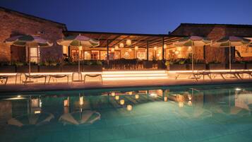 Piscina exterior sazonal