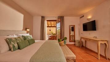 Standard room with terrace | Minibar, cofre no quarto, secretária, quartos insonorizados