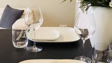 Apartamento, 2 quartos | Refeições no quarto