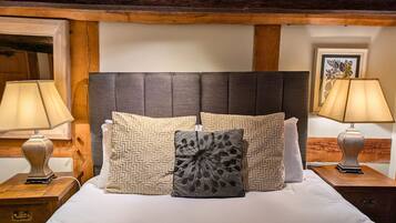 Quarto Duplo ou Twin Deluxe, 1 cama king-size (Dawn Run ) | Lençóis italianos Frette, roupa de alta qualidade, secretária