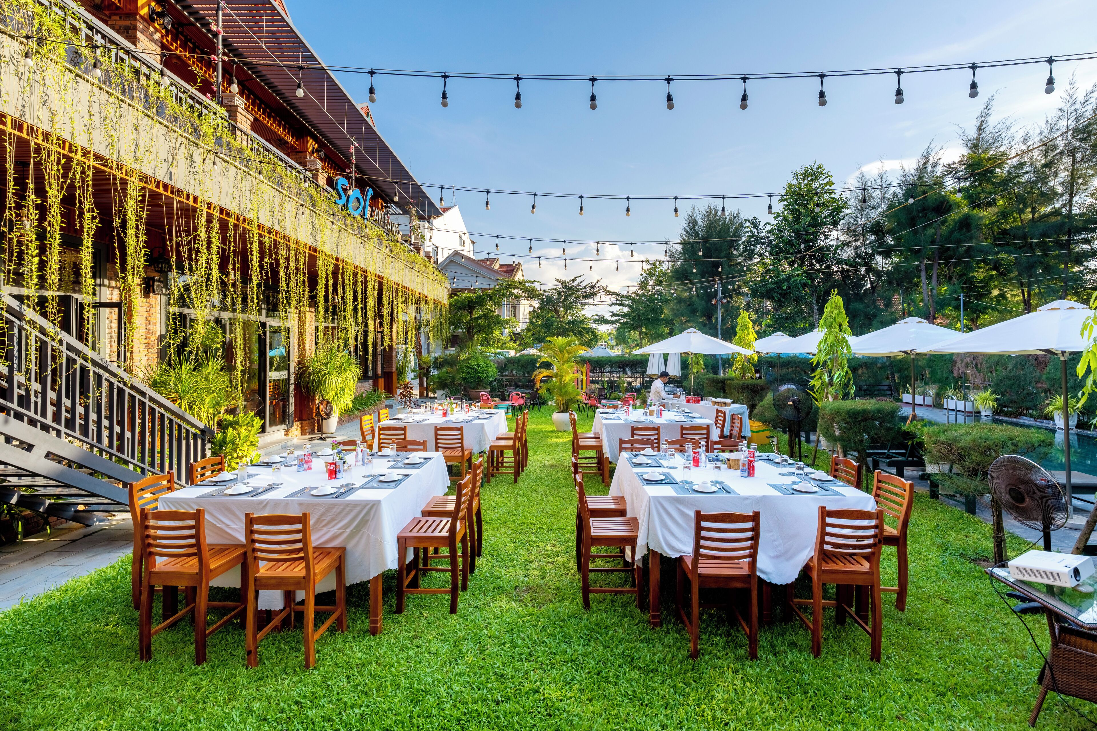 2 restaurantes: opção de café da manhã, almoço e jantar