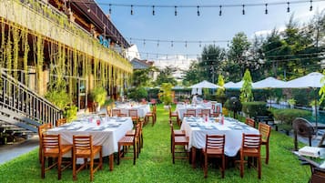 2 restaurantes: opção de café da manhã, almoço e jantar